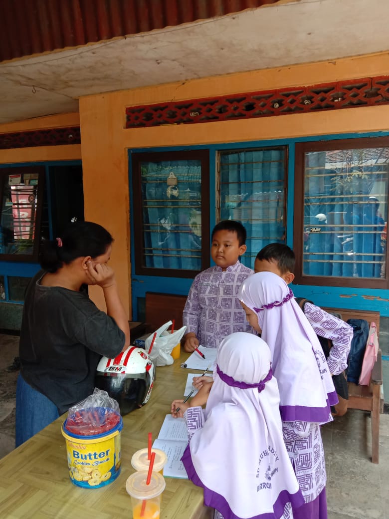 Siswa Kelas 4 Nakula SD Muhammadiyah Birrul Walidain Praktik Wawancara | Muhammadiyah Jateng