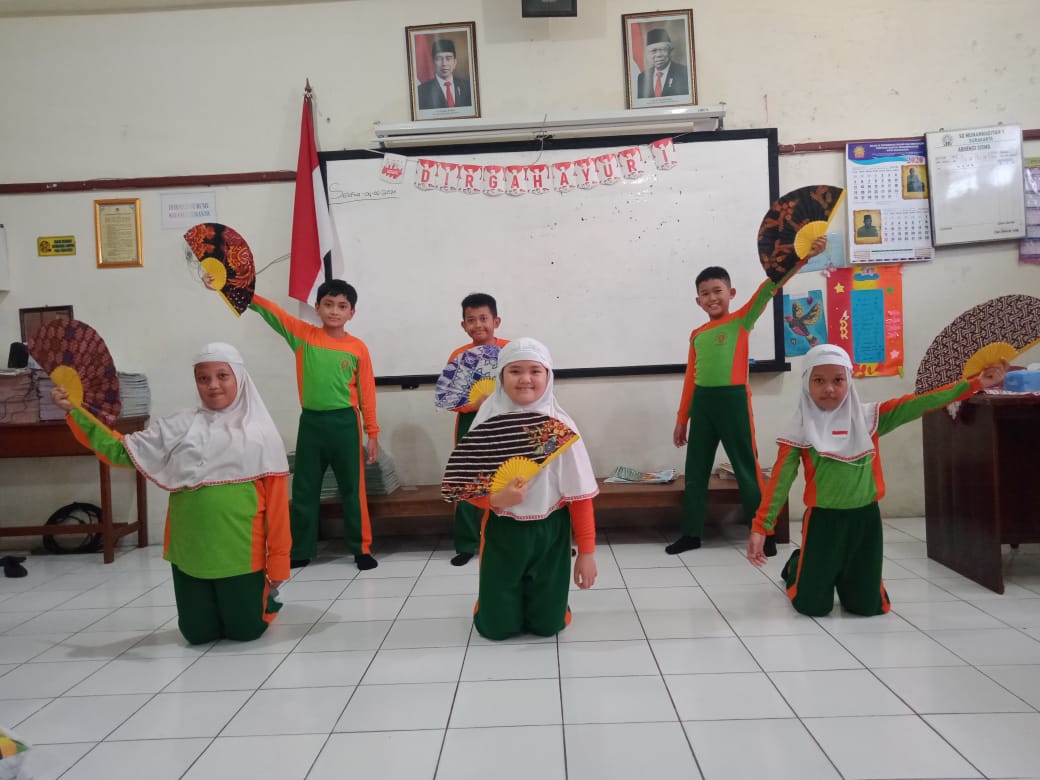 Siswa SD Muhammadiyah 1 Ketelan Belajar Tari Daerah Indonesia dari ...