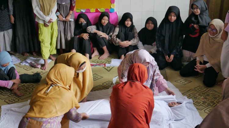 Ajarkan Tata Cara Merawat Jenazah Sejak Dini - Muhammadiyah Jateng Ajarkan Tata Cara Merawat Jenazah Sejak Dini - Muhammadiyah Jateng