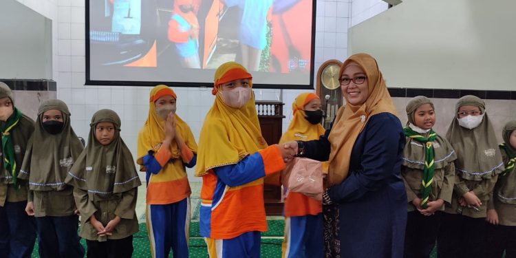 Murid SD Muhammadiyah PK Kottabarat Refleksi Rihlah Ilmiah Malang - PWM Jawa Tengah