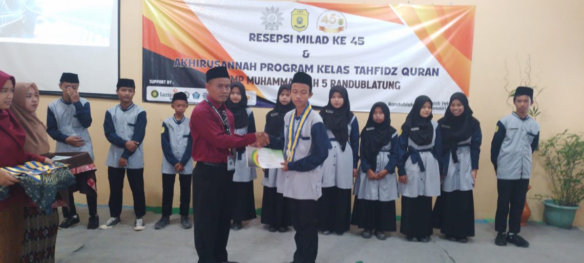 SMP Muhammadiyah 5 Randublatung Sukses Gelar Wisuda Tahfiz | Muhammadiyah Jateng
