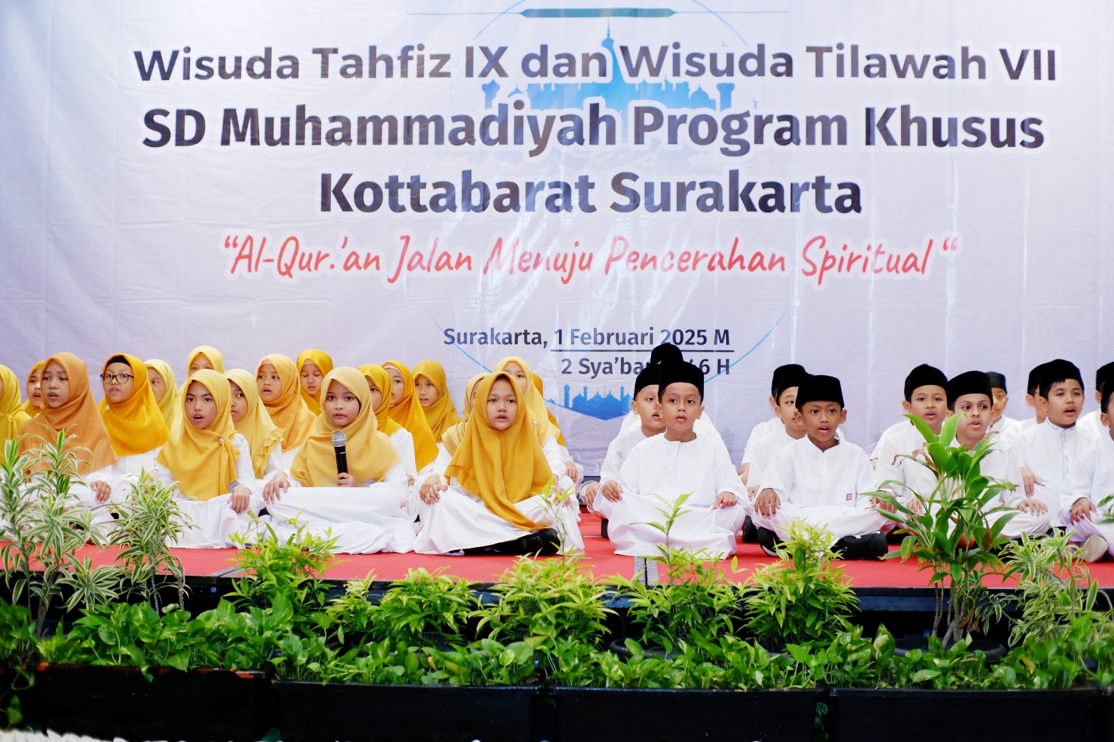 Mengharukan! 134 Murid SD Muhammadiyah PK Solo Wisuda Tahfiz dan Tilawah, Tangis Haru Iringi ...