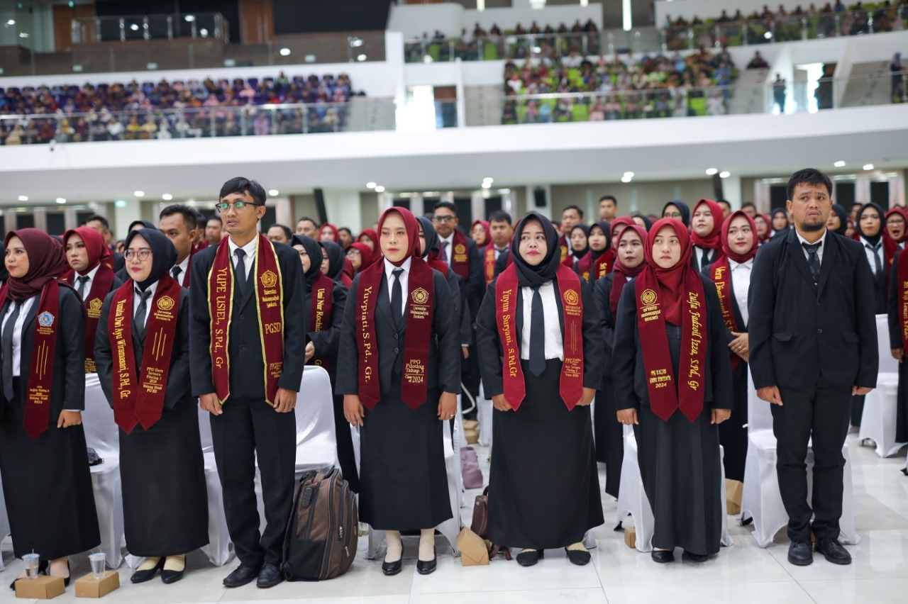 PPG UMS Cetak Rekor! 10.746 Guru Profesional Resmi Dilantik ...