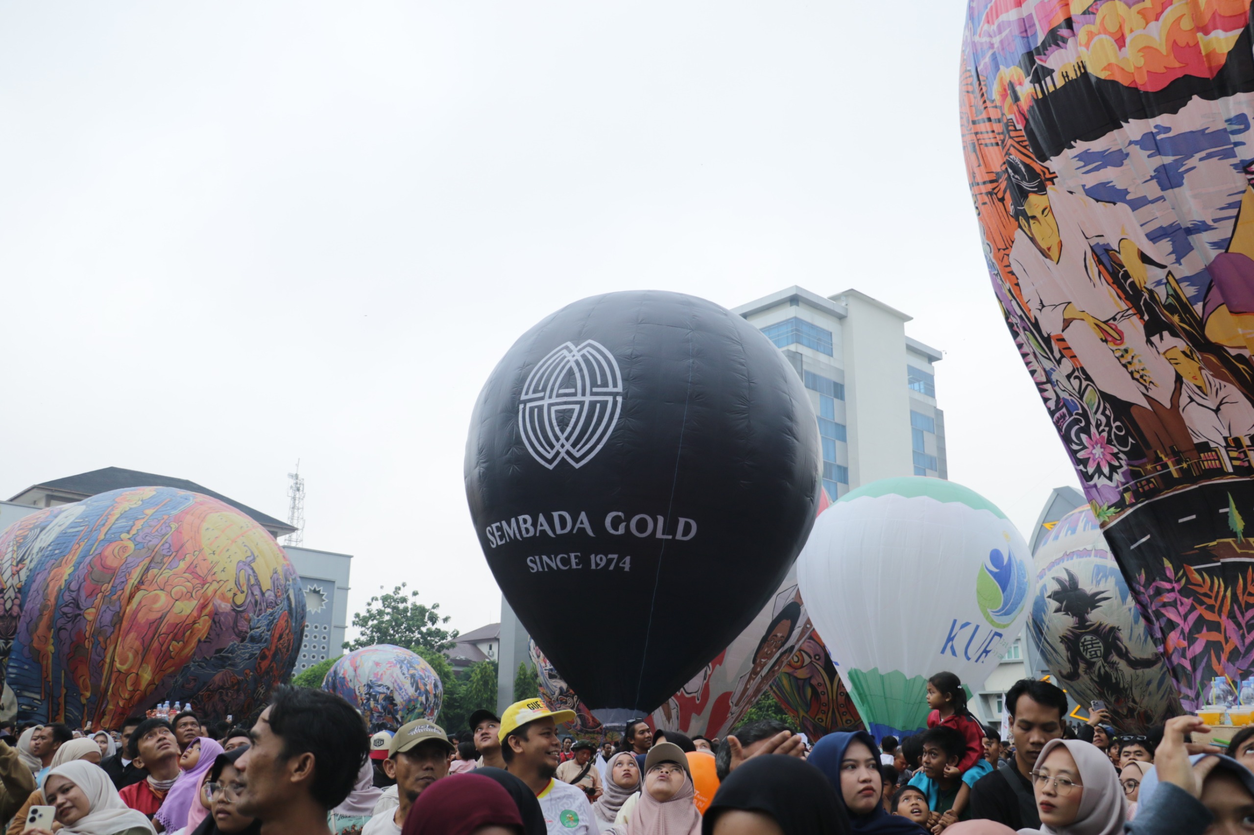 Balon Emas Mengangkasa di Langit UMP! Sembada Gold Ubah Festival Jadi ...
