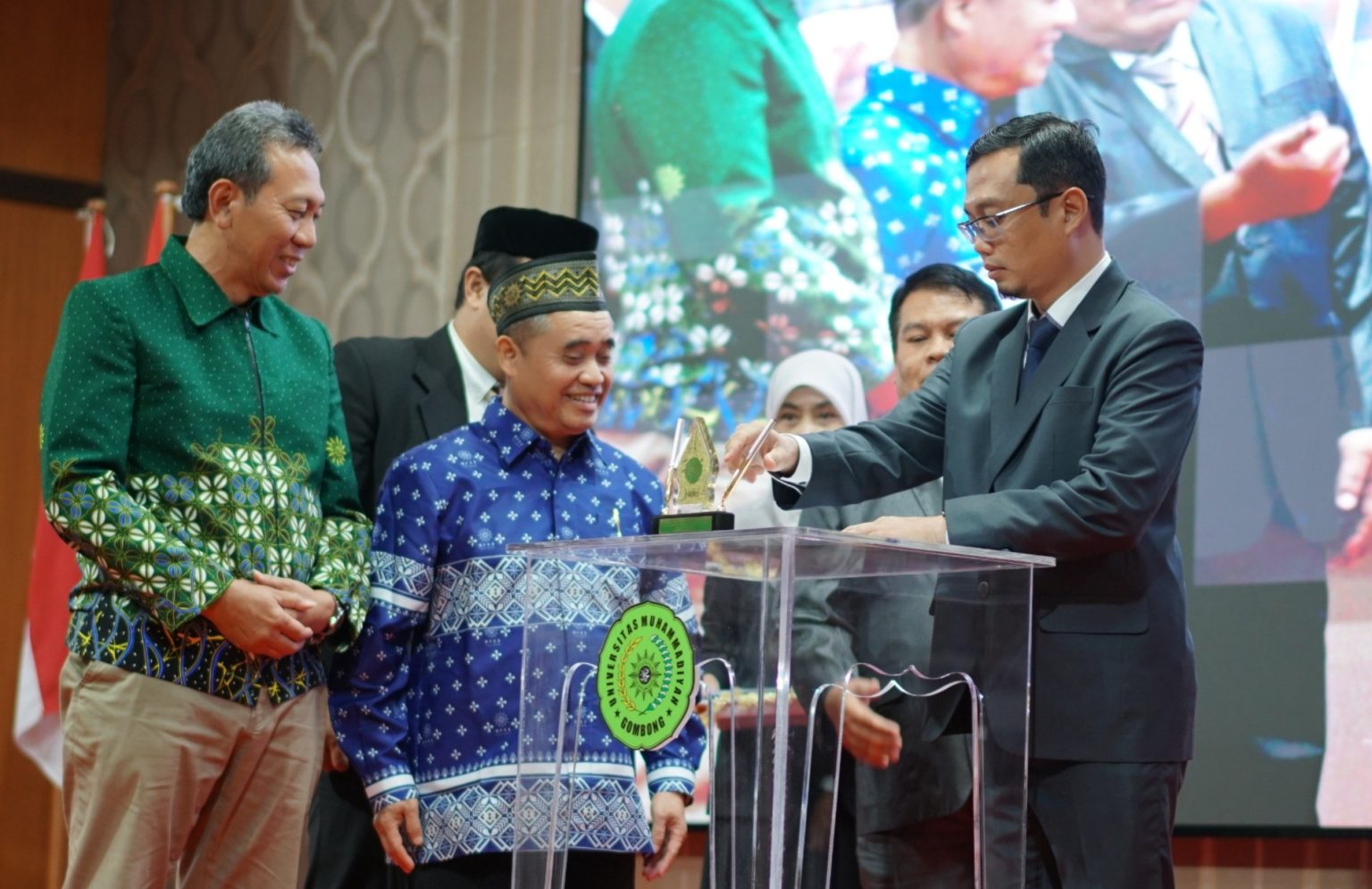 Rektor Baru UNIMUGO dan Direksi PKU Gombong Resmi Dilantik, Gombong ...